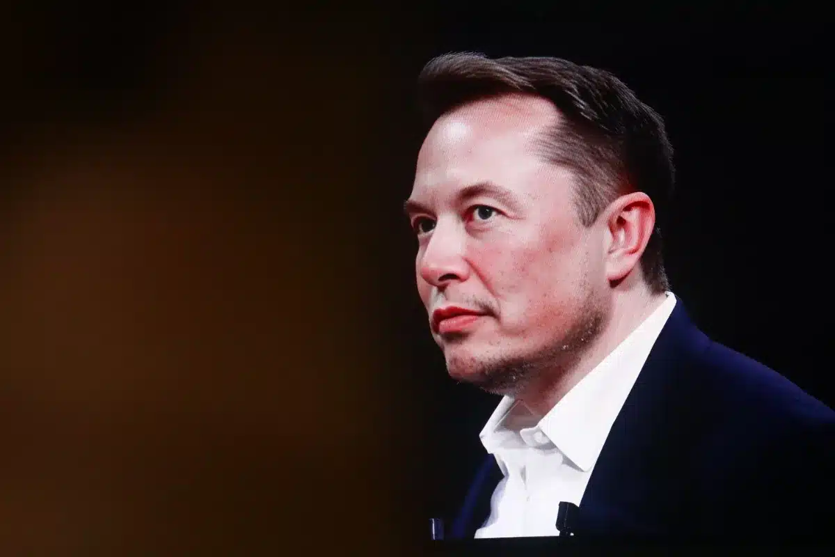 Ils vont implanter une puce dans leur cerveau : le pari fou d’Elon Musk ...